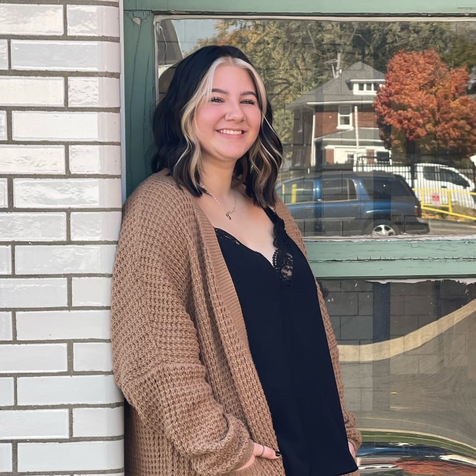 Book Services in Bloomington, IL with Tycee S (TYCEE75724)