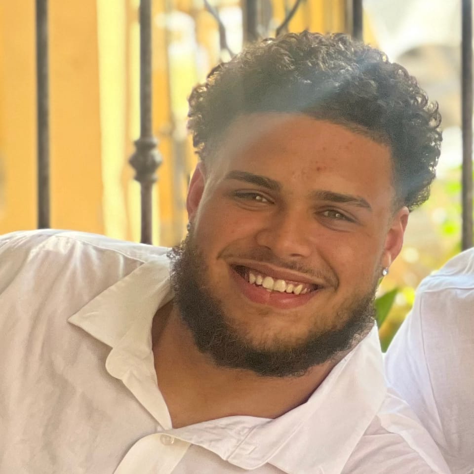 Book Services in Bloomington, IN with Rony O (RONY87001)