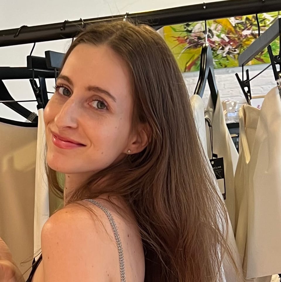 Book Services in Brooklyn, NY with hannah S (HANNAH70135)