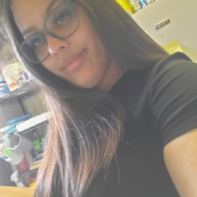 Book Services in Bronx, NY with Lizette S (LIZETTE44493)