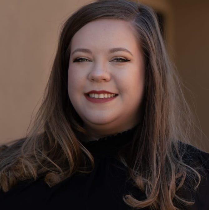 Book Services in Avondale, AZ with Karle H (KARLE36908)