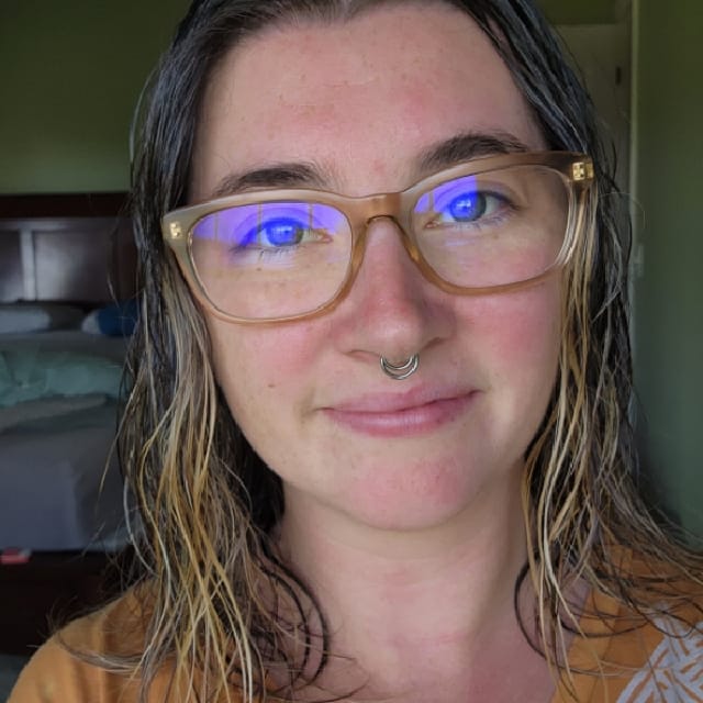 Book Services in Whitewater Township, MI with Shailey H (SHAILEY23893)