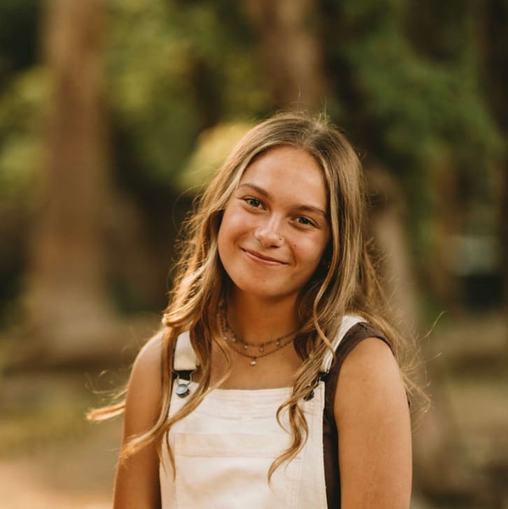 Book Services in Middleville, MI with Emelia M (EMELIA36109)