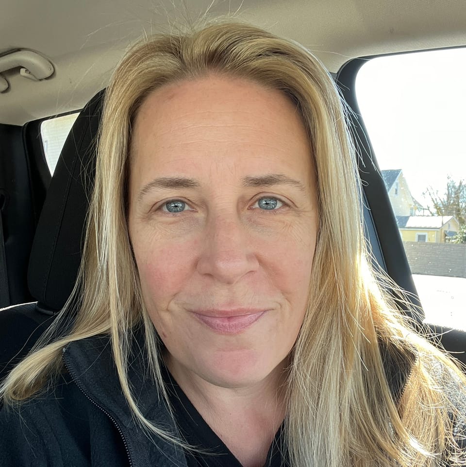 Book Services in Franklin Township, NJ with Desiree M (DESIREE65625)