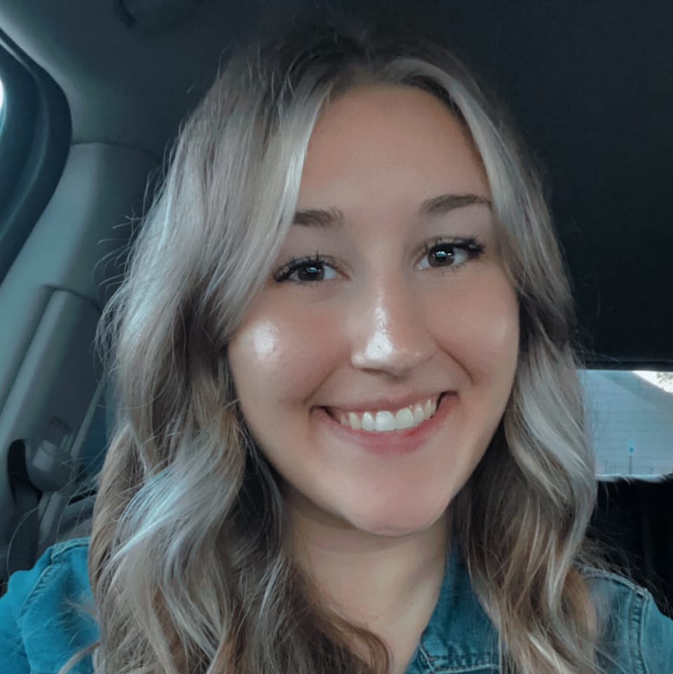 Book Services in Waterford, WI with Hailey H (HAILEY28138)