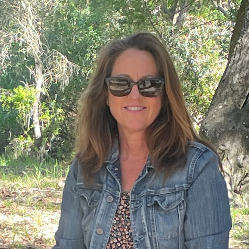 Book Services in Lakewood, CA with Kim H (KIM30382)