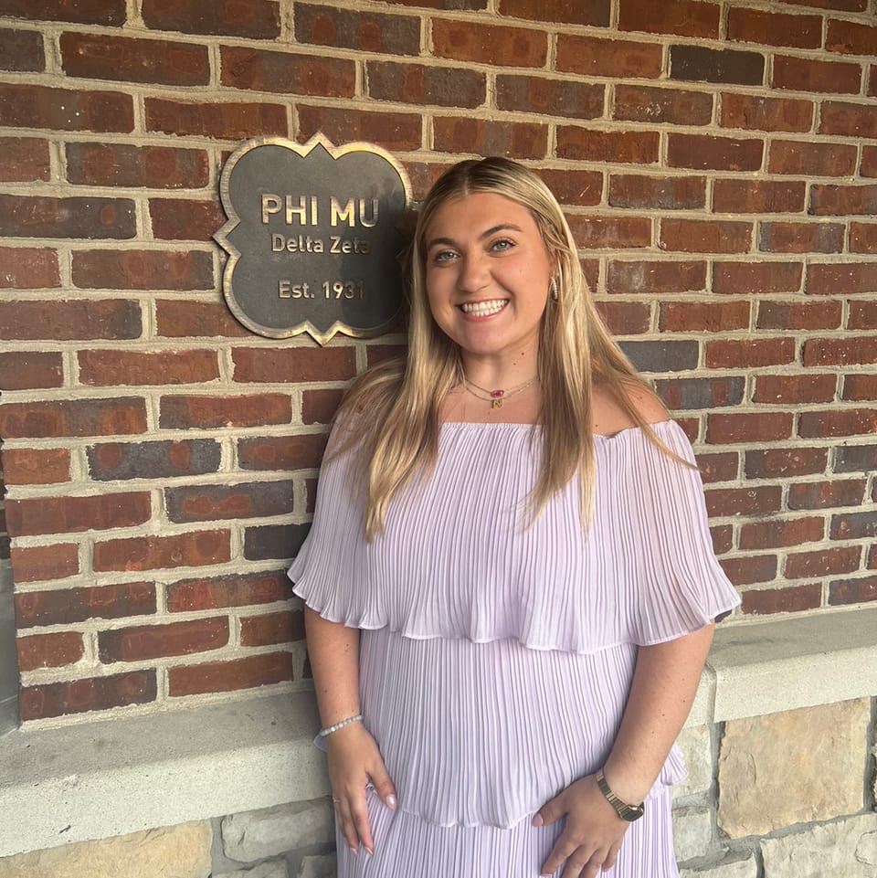 Book Services in Mason, OH with Nora R (NORA18862)