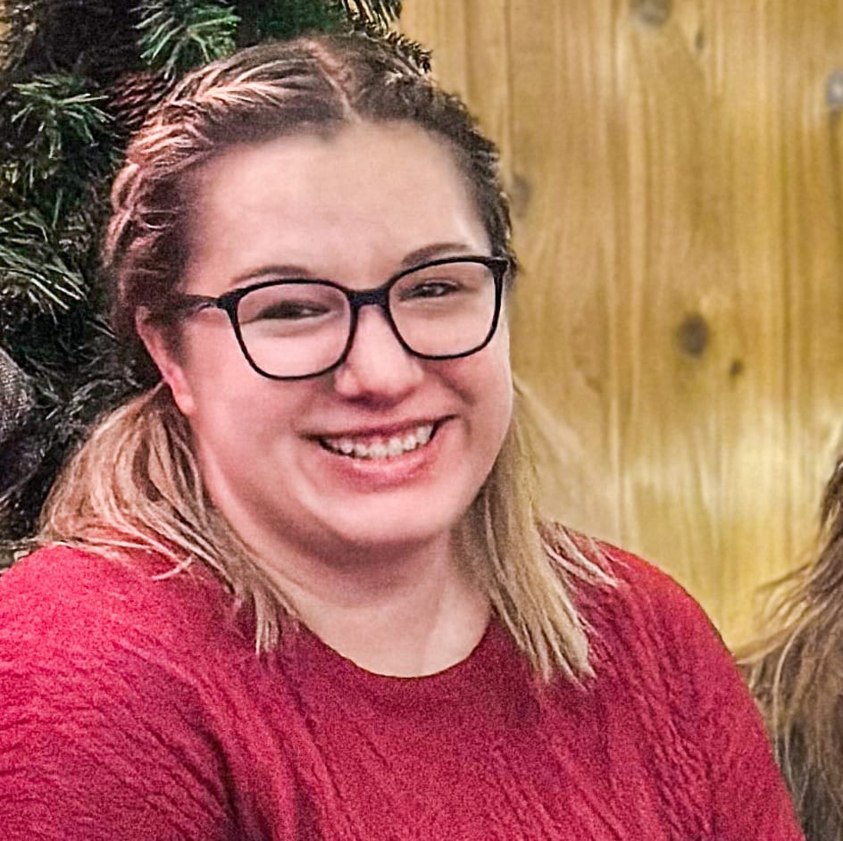 Book Services in Waukesha, WI with Amber R (AMBER59380)