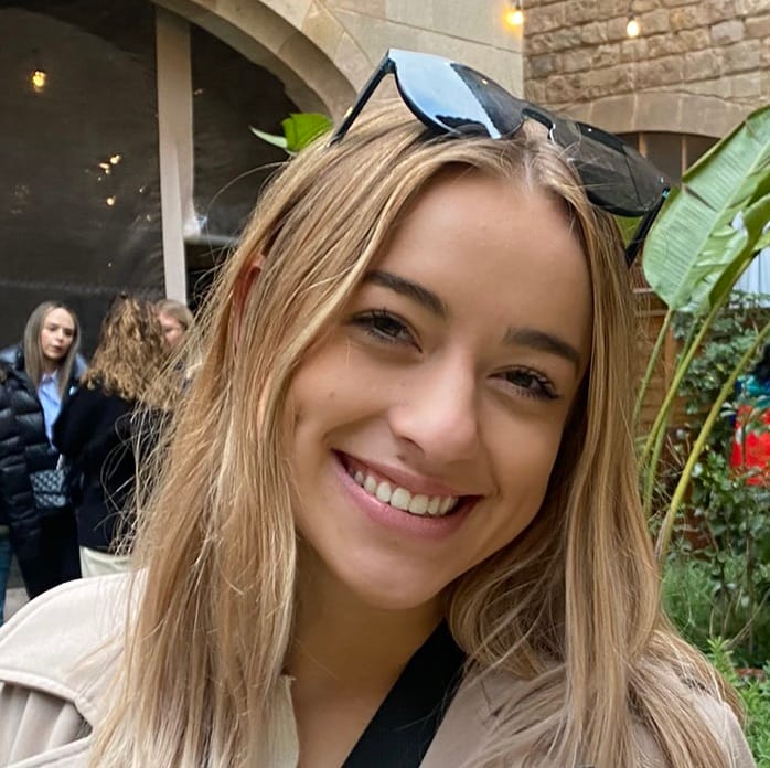 Book Services in Chicago, IL with Ellie P (ELLIE51212)