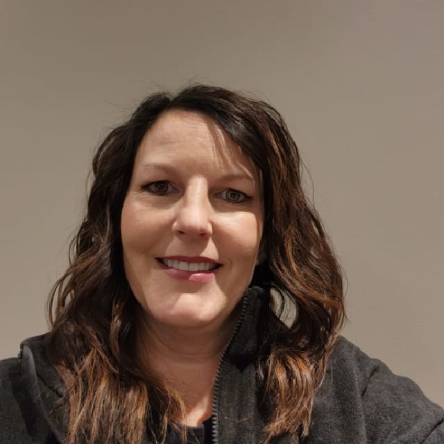 Book Services in Mishawaka, IN with Jill H (JILL17113)