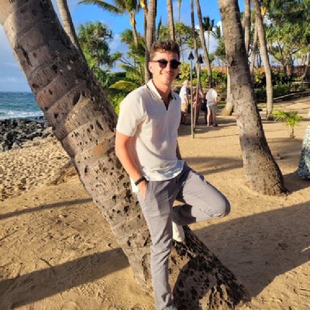 Book Services in Oakville, MO with Collin N (COLLIN73177)