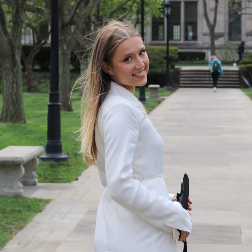 Book Services in Sebastopol, CA with Elsa H (ELSA17058)