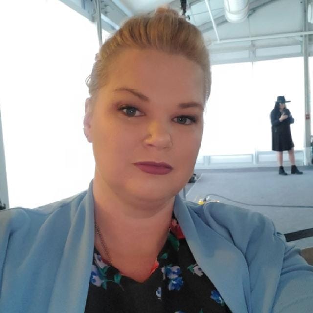 Book Services in Columbus, OH with Carissa A (CARISSA90593)