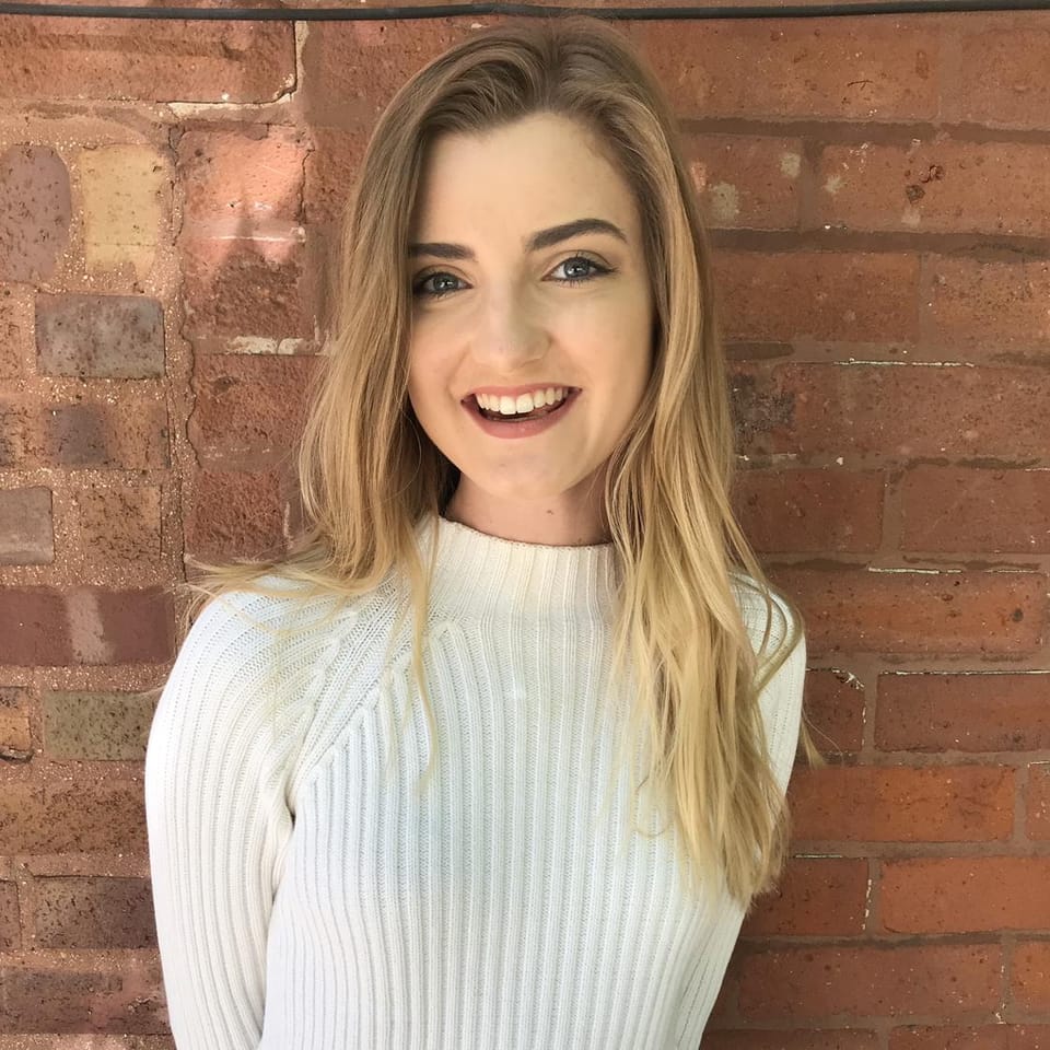 Book Services in Chicago, IL with Anna F (ANNA32456)