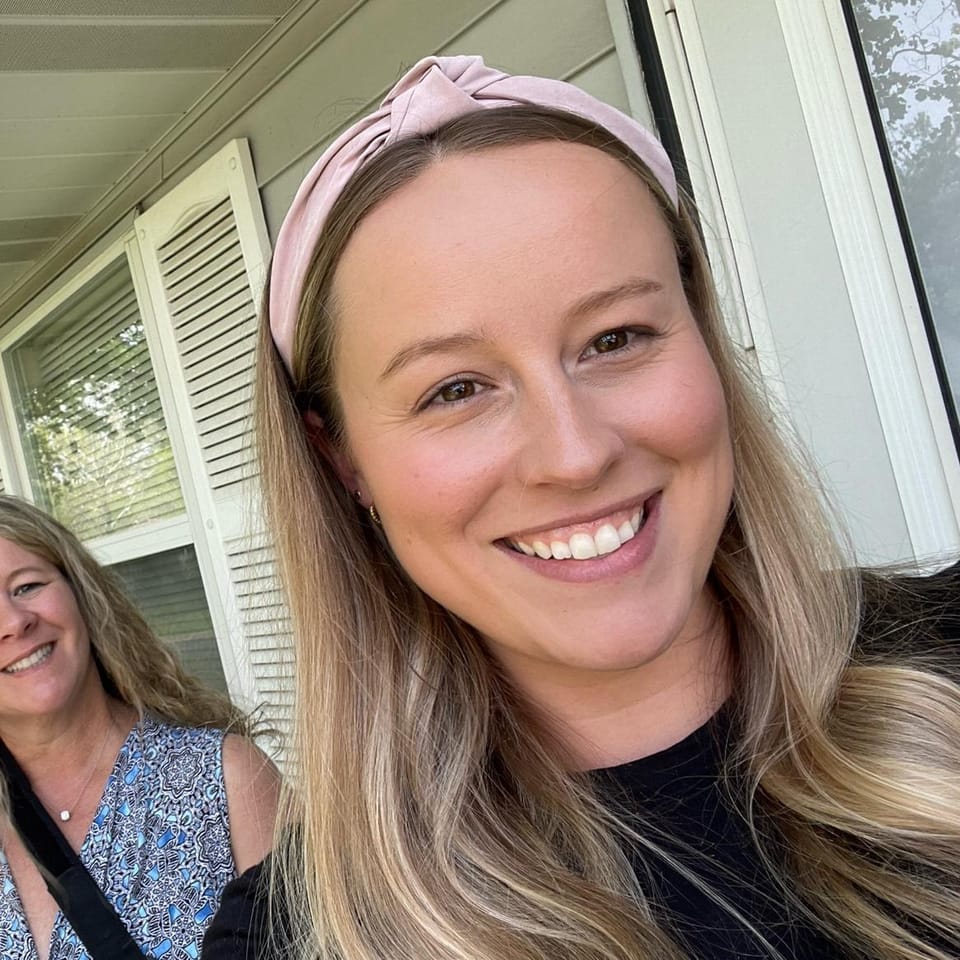 Book Services in Saint Louis, MO with Courtney S (COURTNEY12105)