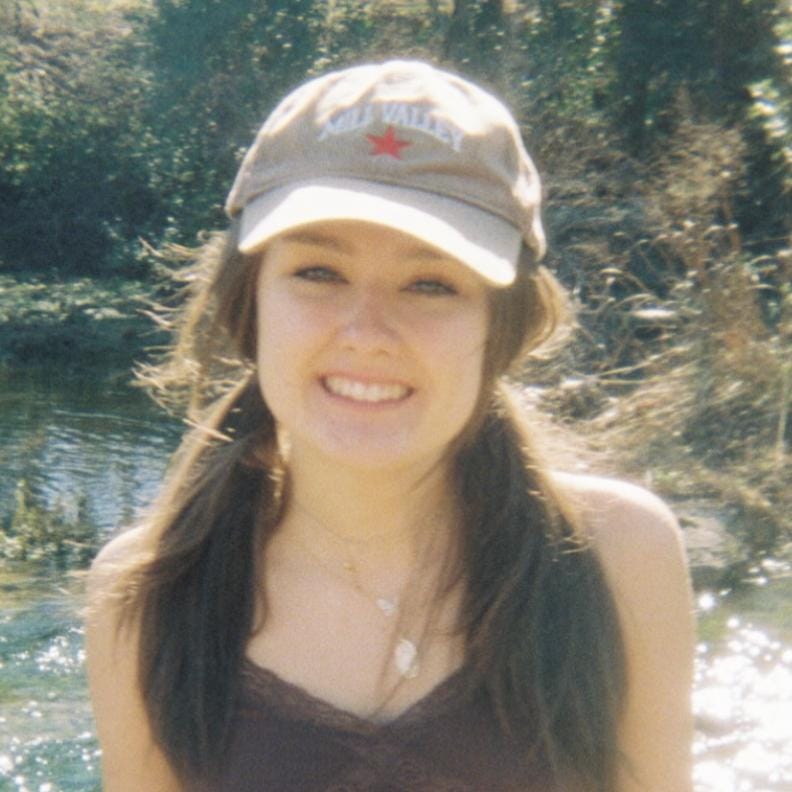 Book Services in Georgetown, TX with Lindsay R (LINDSAY24718)