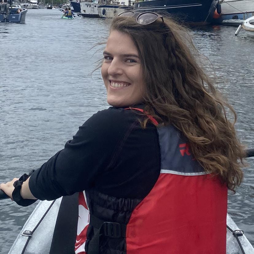 Book Services in Boston, MA with Erin W (ERIN11886)