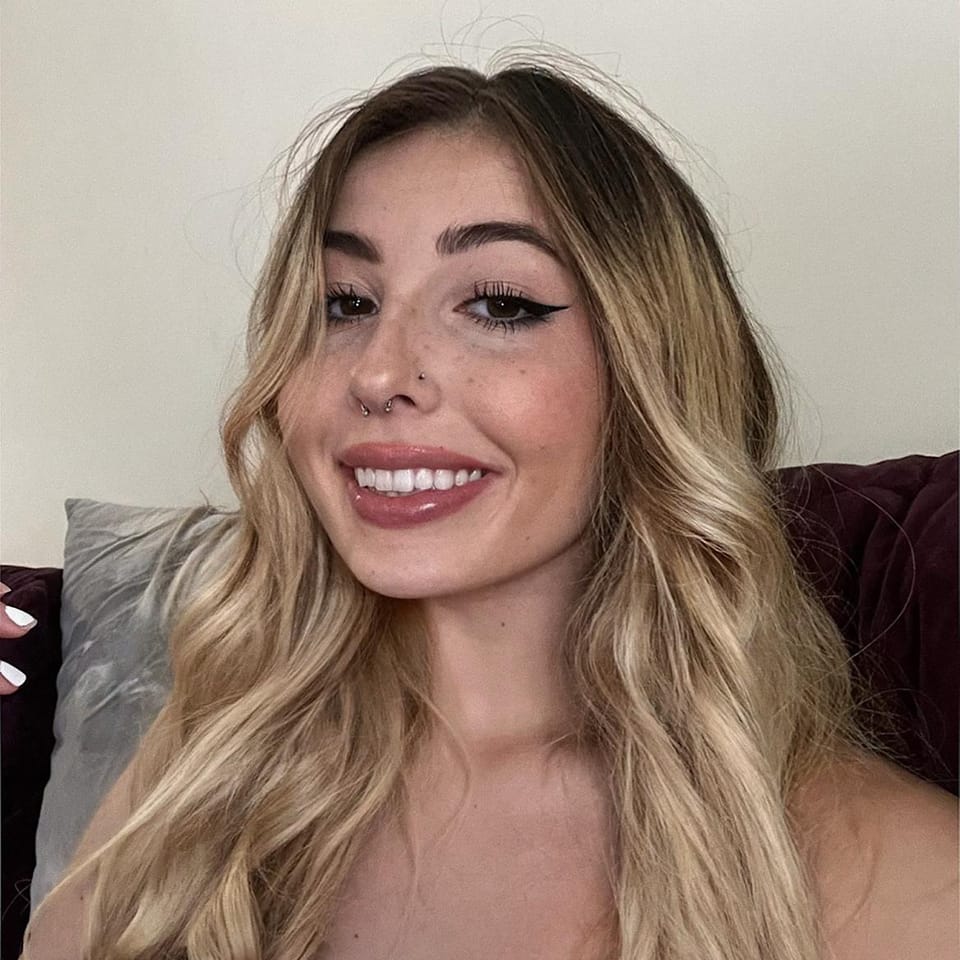 Book Services in London, OH with Skylar S (SKYLAR28244)