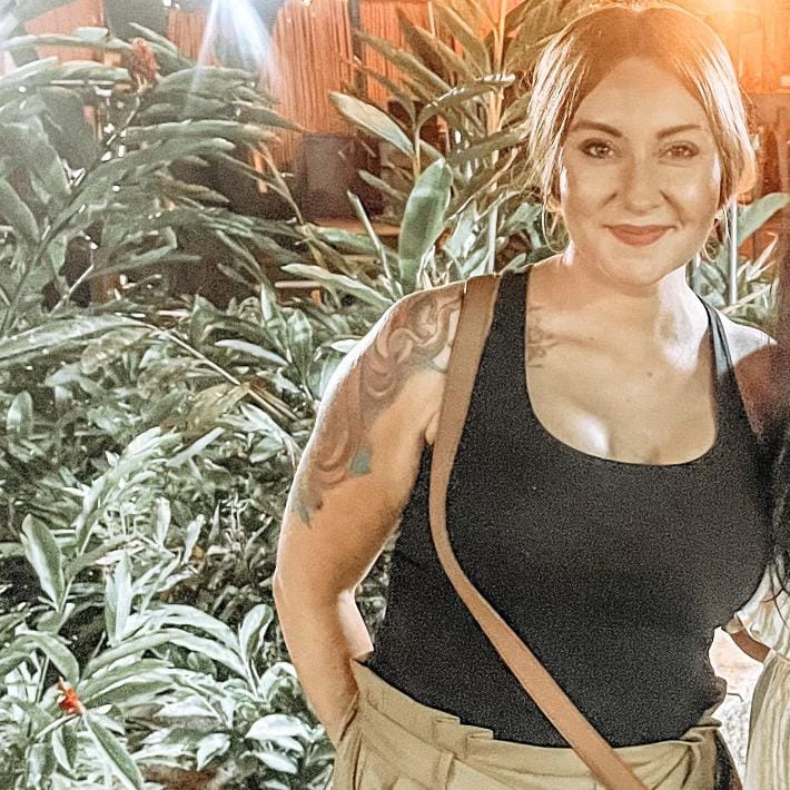 Book Services in Mira Loma, CA with Candace K (CANDACE03369)