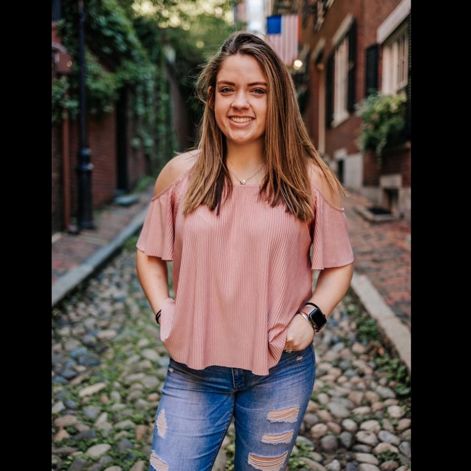 Book Services in Franklin, TN with Alexa M (ALEXA51392)