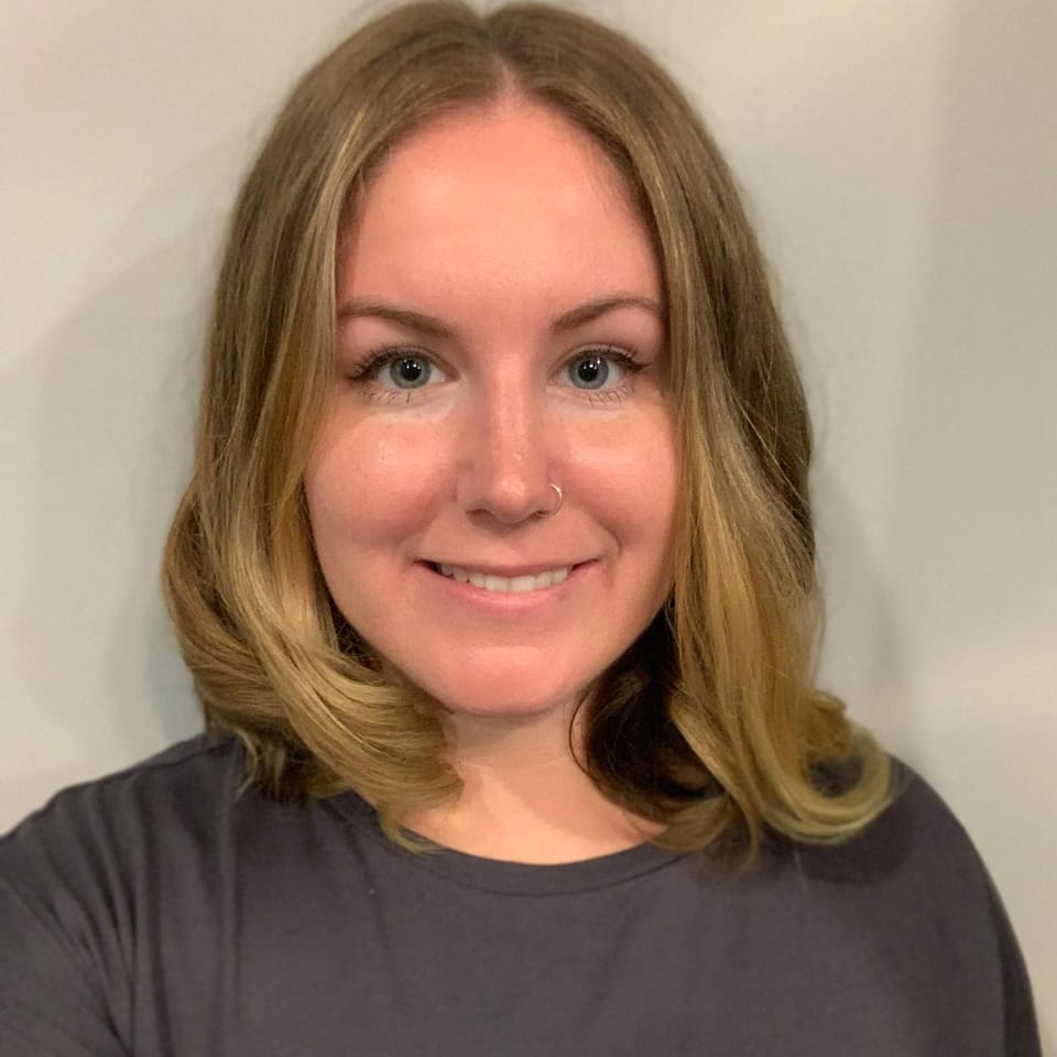 Book Services in Warwick, RI with Emily Z (EMILY09644)