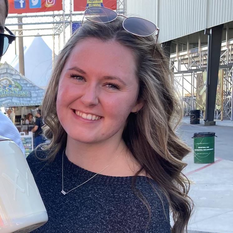 Book Services in Marietta, GA with Laura M (LAURA30424)