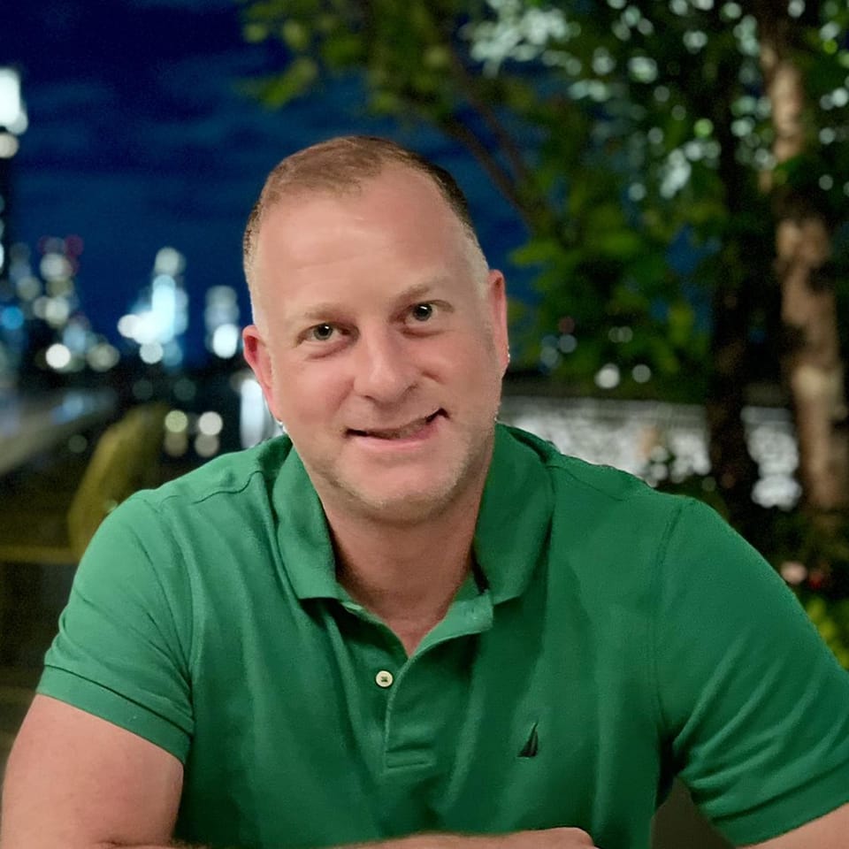 Book Services in New York, NY with Eric P (ERIC85588)