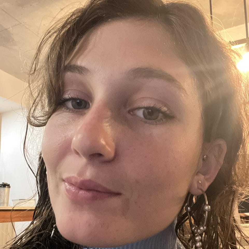 Book Services in San Rafael, CA with Grayce M (GRAYCE50790)