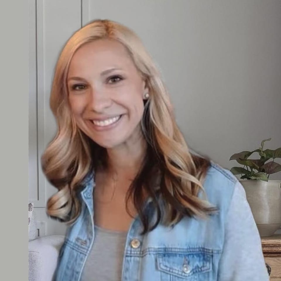 Book Services in Mount Juliet, TN with Laura K (LAURA42437)